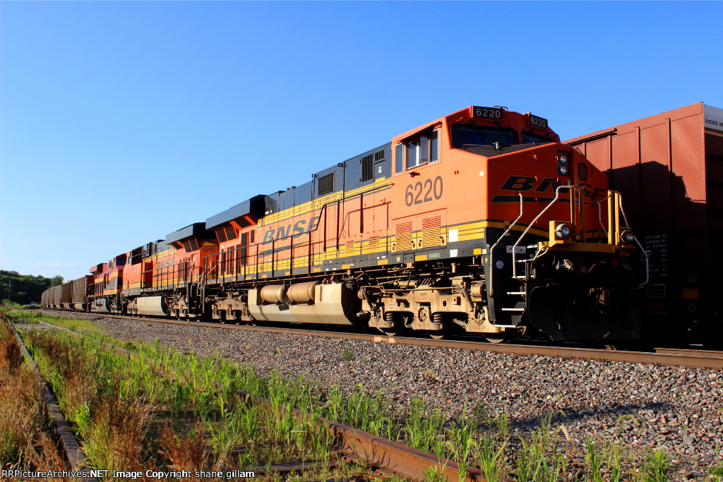 BNSF 6220 waits for a freight to clear the siding.